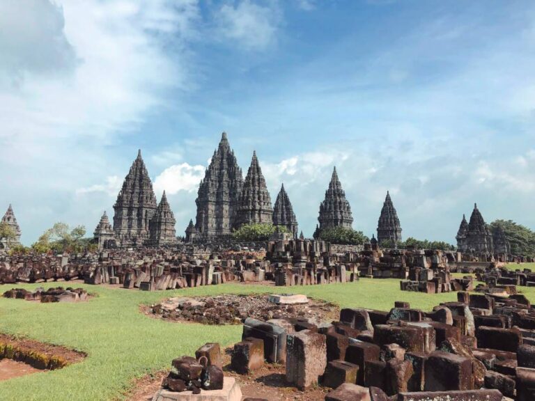 Candi Prambanan: Sejarah, Kompleks, Legenda Roro Jongrang