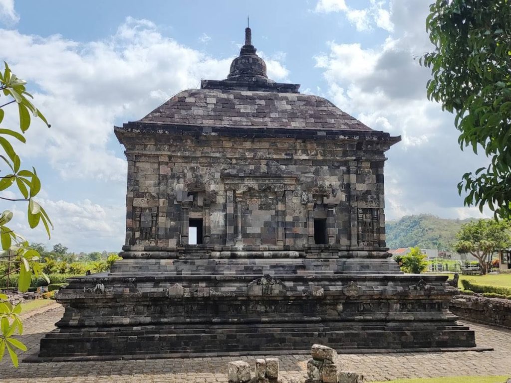 Pesona Candi Banyunibo: Permata Tersembunyi Warisan Buddha di Tengah ...