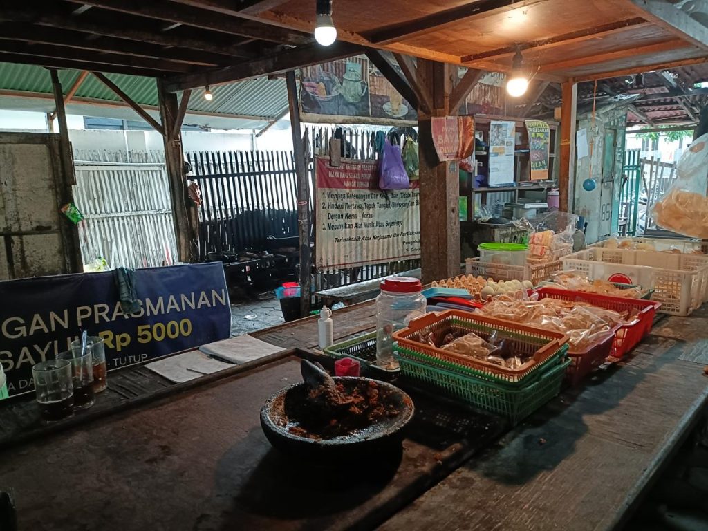 Angkringan Prasmanan Kang Harjo, Tempat Makan di Bantul - Explore Jogja