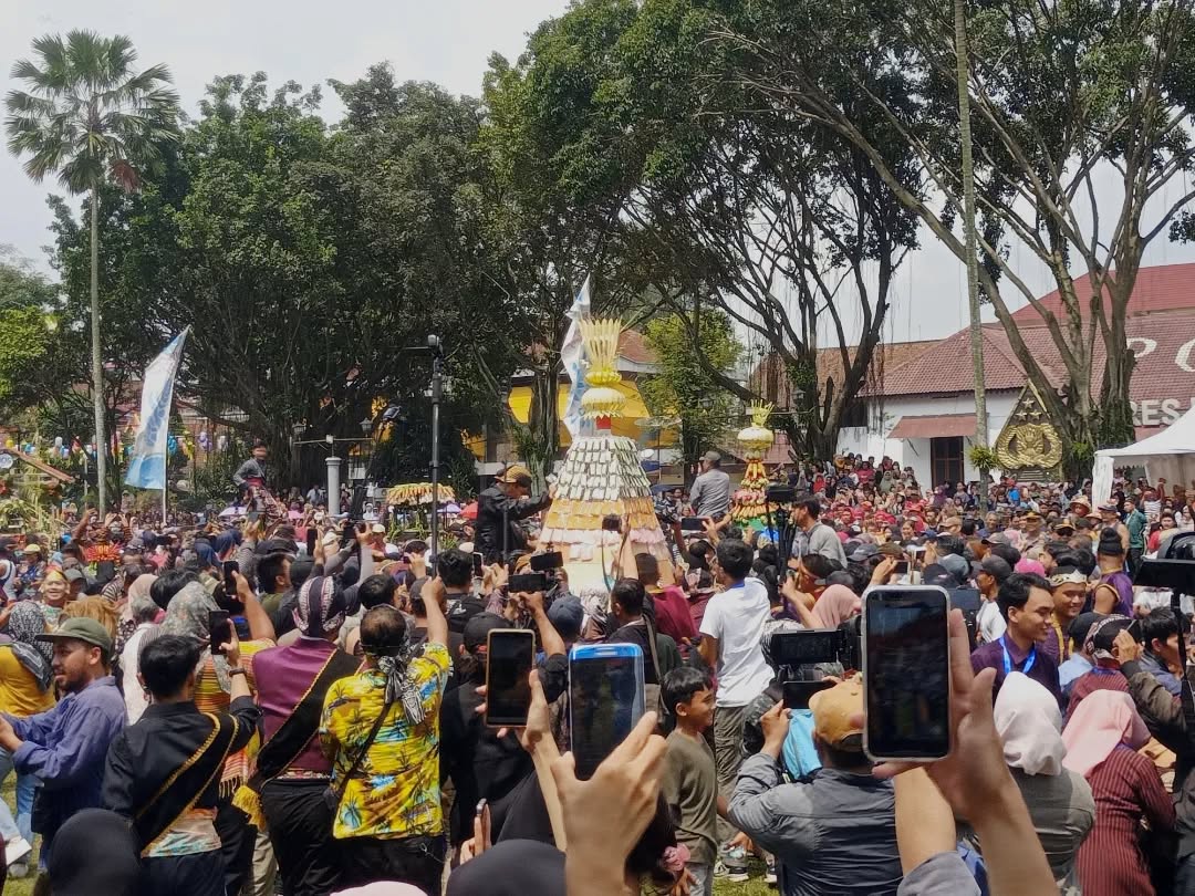 Tradisi Grebeg sebagai Representasi Syukur dan Kedermawanan Keraton
