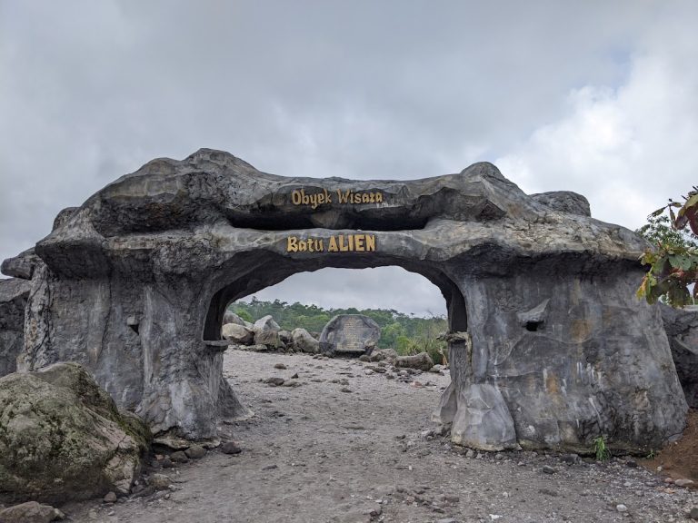 Lava Tour Merapi: Petualangan Edukatif di Gunung Api Teraktif Indonesia