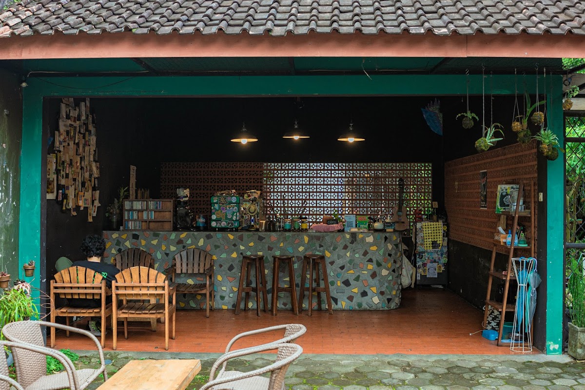 Review Saorsa Kopi Jogja: Ruang Ngopi Natural Berkarakter di Tengah ...