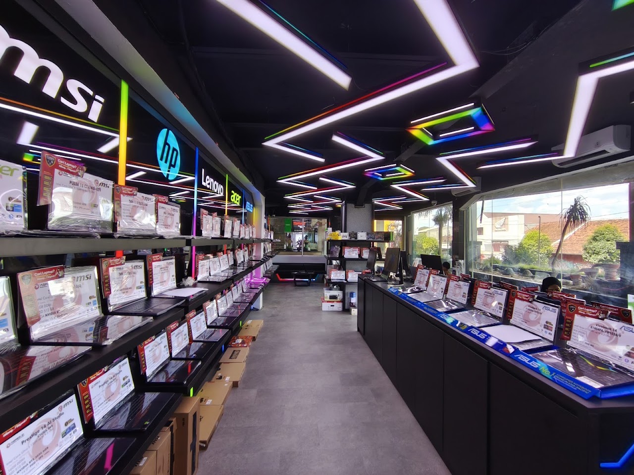 Jogjatronik Mall Yogyakarta: Pusat Belanja Elektronik & Gadget Terlengkap
